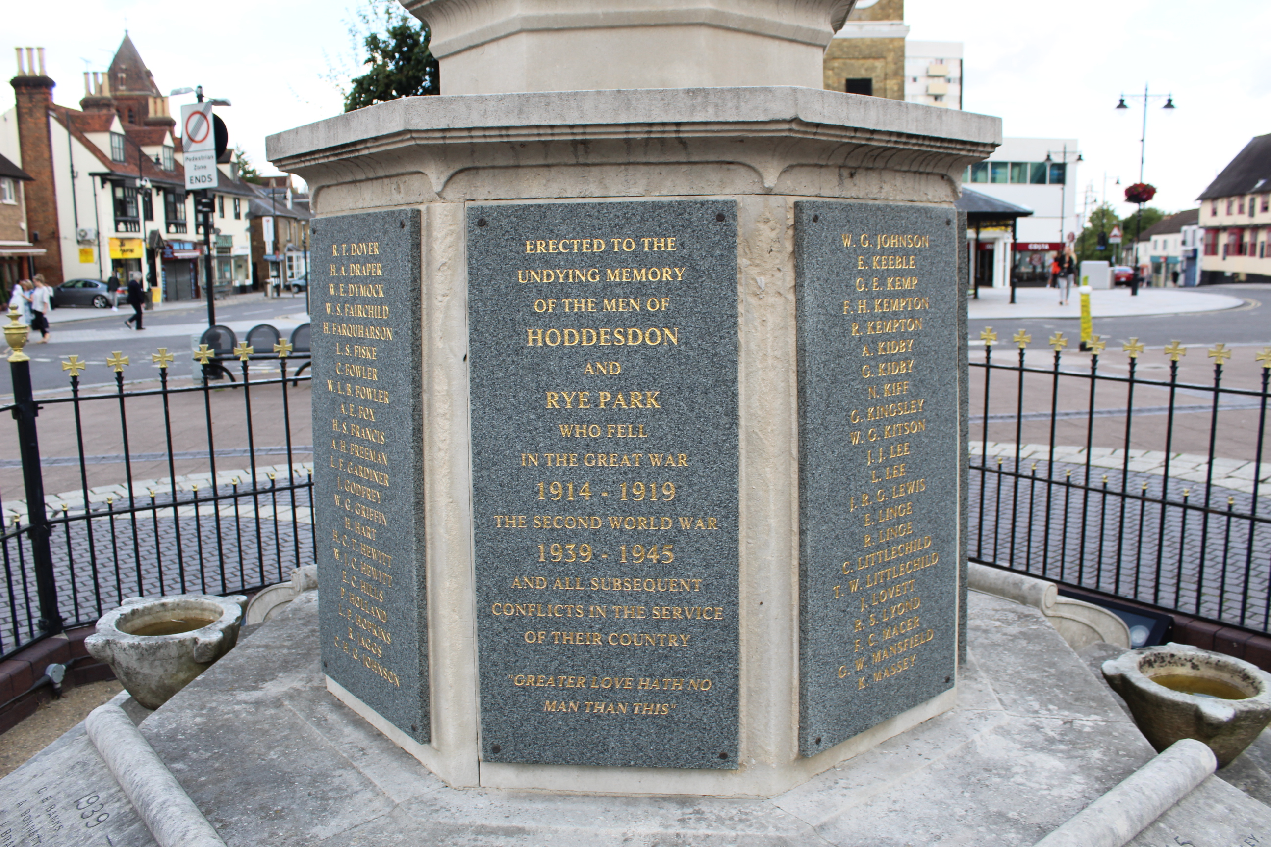 Hoddesdon and Rye Park - War Memorials Online